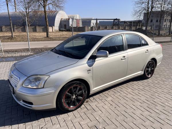 Pelēks Toyota Avensis 2003 Šilutė, ar dzinēja tilpumu 2.00 L un nobraukumu 400 tūkst. km par 1380 €, foto 1 vietnē AUTOMOTO.COM.LV