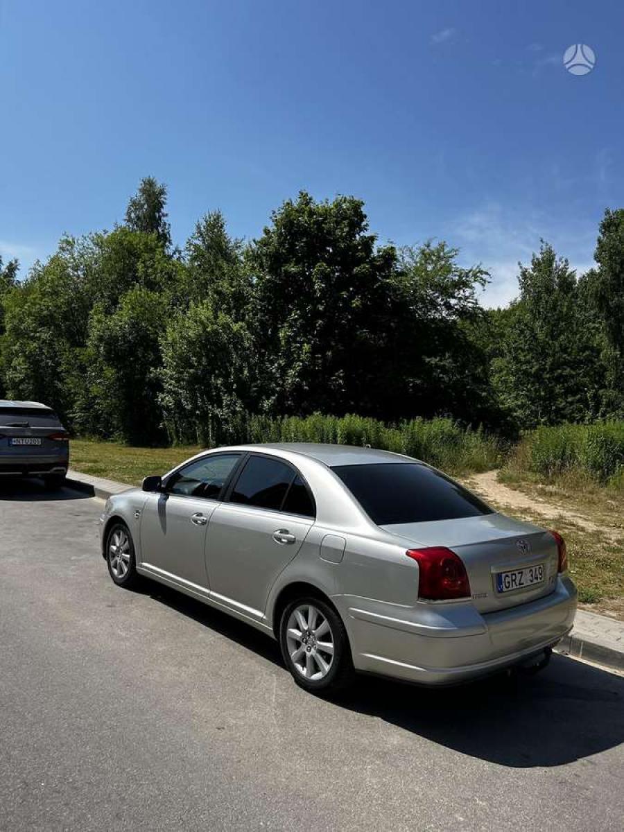 Серый Тойота Авенсис 2003 в Вильнюс, объемом двигателя 2.00 л и пробегом 270 тыс. км за 1349 €, фото 1 на AUTOMOTO.COM.LV