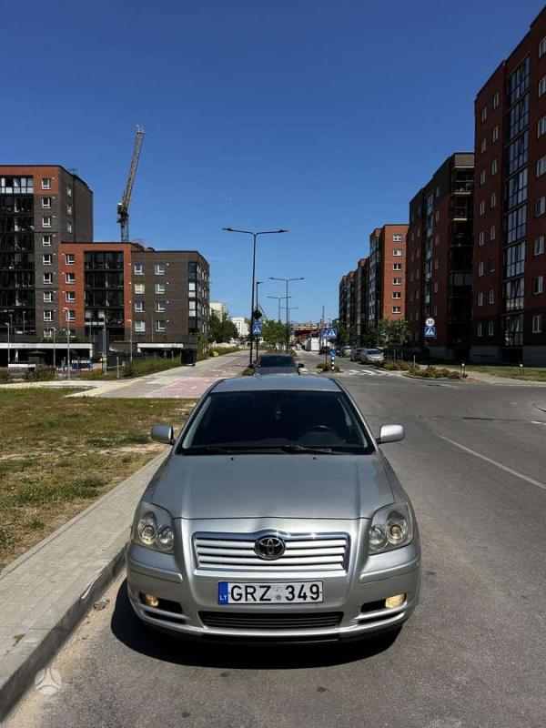 Grey Toyota Avensis 2003 in Vilnius, with an engine capacity of 2.00 L and mileage of 270 thousand km for 1349 €, photo 3 on AUTOMOTO.COM.LV