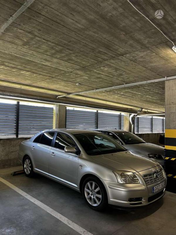 Grey Toyota Avensis 2003 in Vilnius, with an engine capacity of 2.00 L and mileage of 270 thousand km for 1349 €, photo 10 on AUTOMOTO.COM.LV