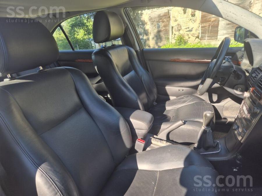 Серый Тойота Авенсис 2003 в Салдус, объемом двигателя 1.90 л и пробегом 297 тыс. км за 500 €, фото 4 на AUTOMOTO.COM.LV