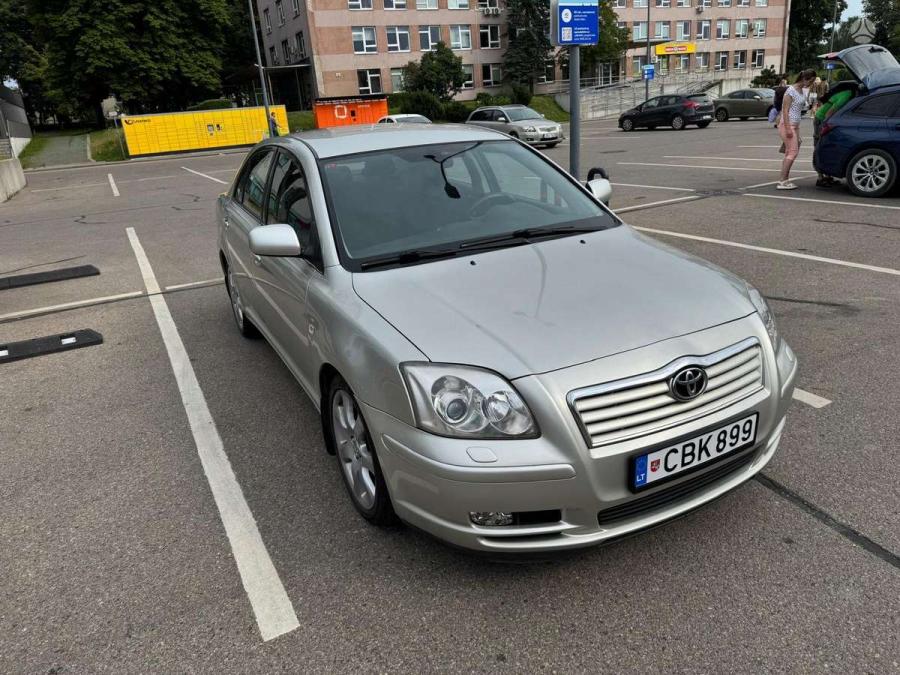 Серый Тойота Авенсис 2003 в Вильнюс, объемом двигателя 2.00 л и пробегом 175 тыс. км за 1300 €, фото 1 на AUTOMOTO.COM.LV