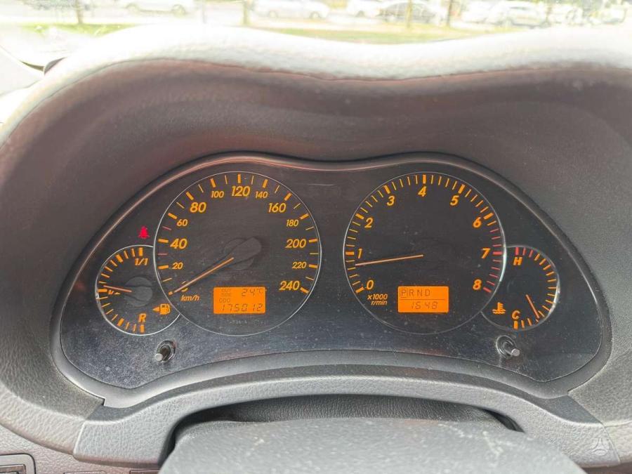Серый Тойота Авенсис 2003 в Вильнюс, объемом двигателя 2.00 л и пробегом 175 тыс. км за 1300 €, фото 7 на AUTOMOTO.COM.LV