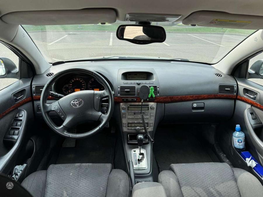Серый Тойота Авенсис 2003 в Вильнюс, объемом двигателя 2.00 л и пробегом 175 тыс. км за 1300 €, фото 8 на AUTOMOTO.COM.LV
