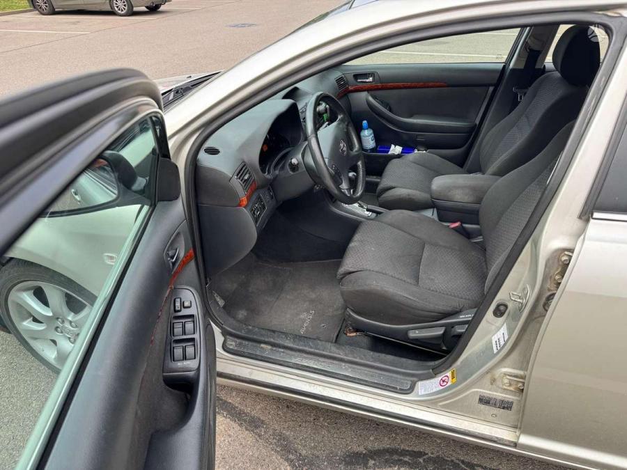 Серый Тойота Авенсис 2003 в Вильнюс, объемом двигателя 2.00 л и пробегом 175 тыс. км за 1300 €, фото 9 на AUTOMOTO.COM.LV