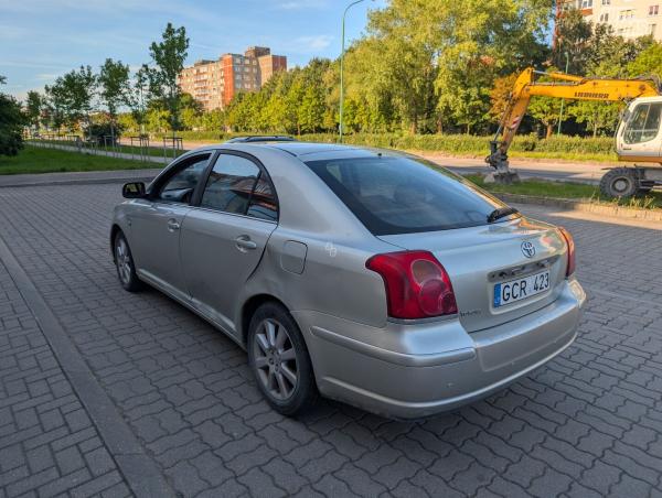 Pelēks Toyota Avensis 2003 Klaipėda, ar dzinēja tilpumu 2.00 L un nobraukumu 425 tūkst. km par 800 €, foto 4 vietnē AUTOMOTO.COM.LV