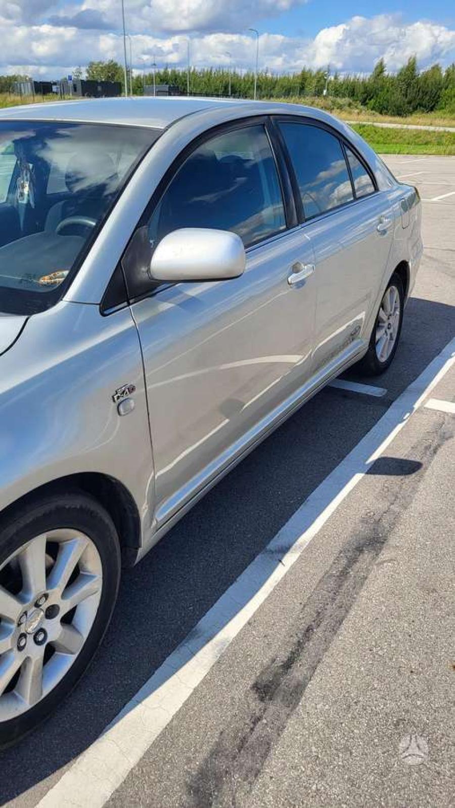 Pelēks Toyota Avensis 2003 Šauļi, ar dzinēja tilpumu 2.00 L un nobraukumu 337 tūkst. km par 1400 €, foto 3 vietnē AUTOMOTO.COM.LV