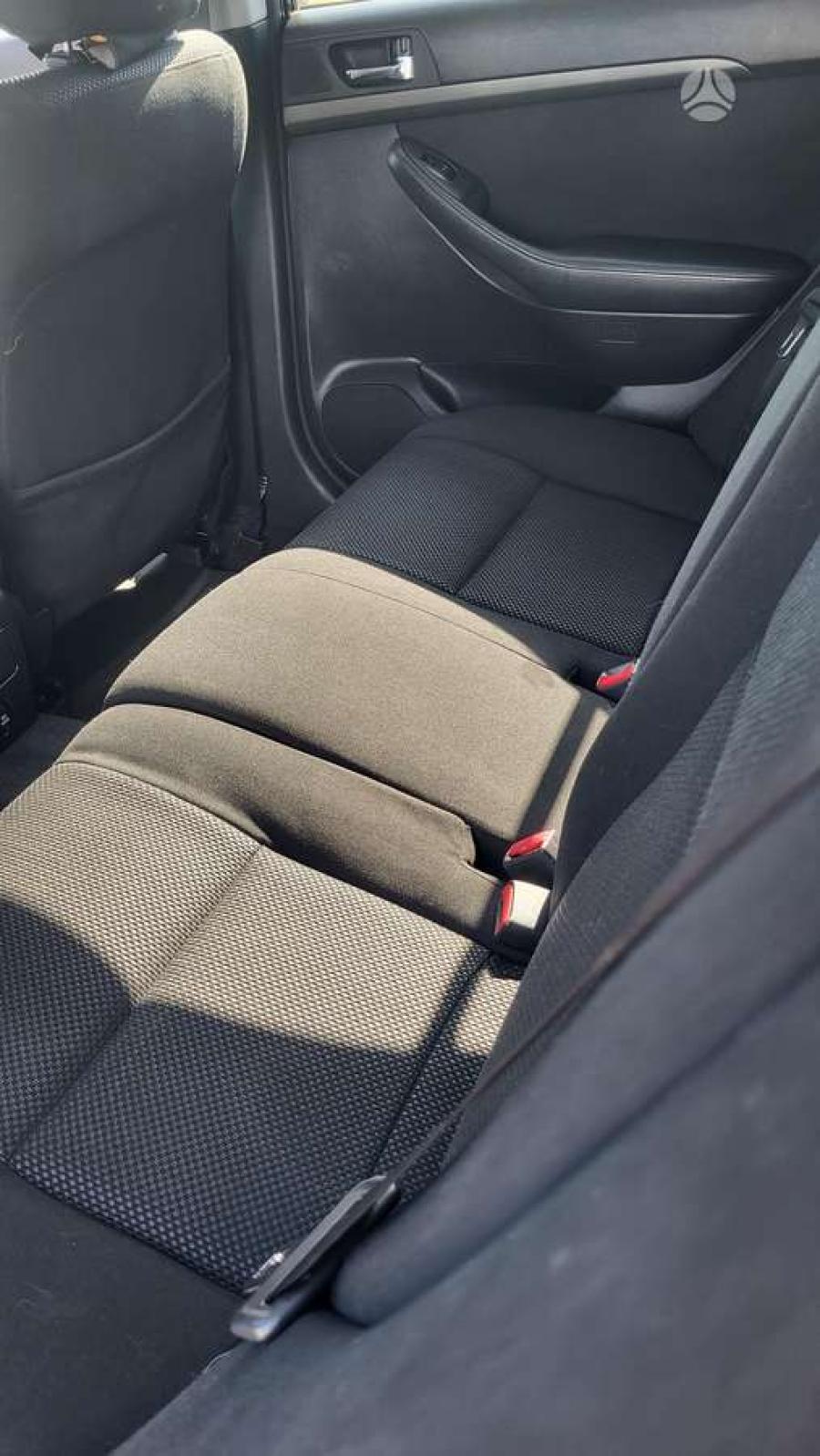 Pelēks Toyota Avensis 2003 Šauļi, ar dzinēja tilpumu 2.00 L un nobraukumu 337 tūkst. km par 1400 €, foto 5 vietnē AUTOMOTO.COM.LV