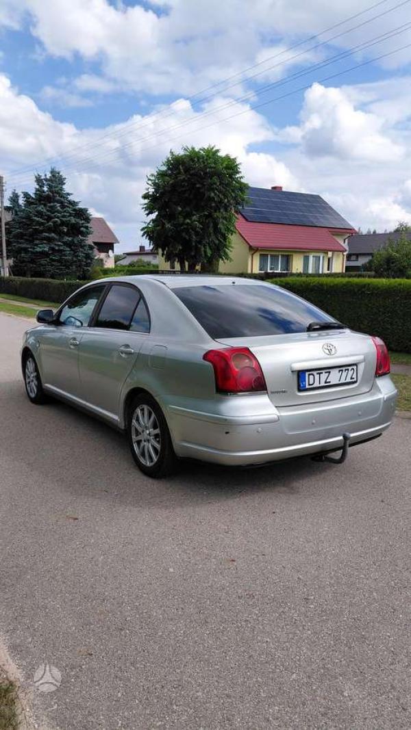 Pelēks Toyota Avensis 2003 Viļņa, ar dzinēja tilpumu 2.00 L un nobraukumu 477 tūkst. km par 1300 €, foto 5 vietnē AUTOMOTO.COM.LV