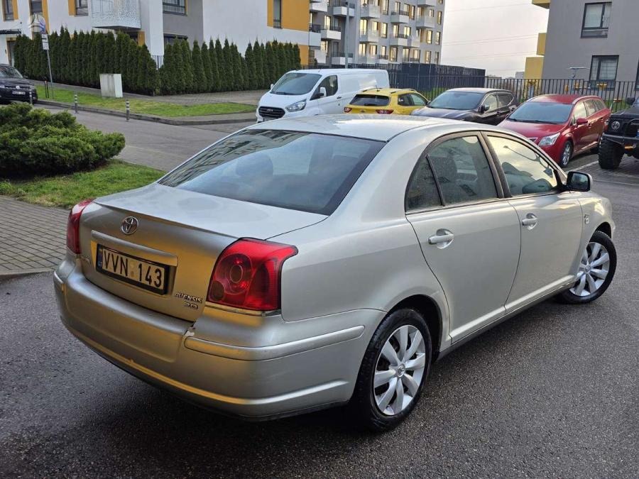 Grey Toyota Avensis 2004 in Vilnius, with an engine capacity of 2.00 L and mileage of 350 thousand km for 1250 €, photo 4 on AUTOMOTO.COM.LV