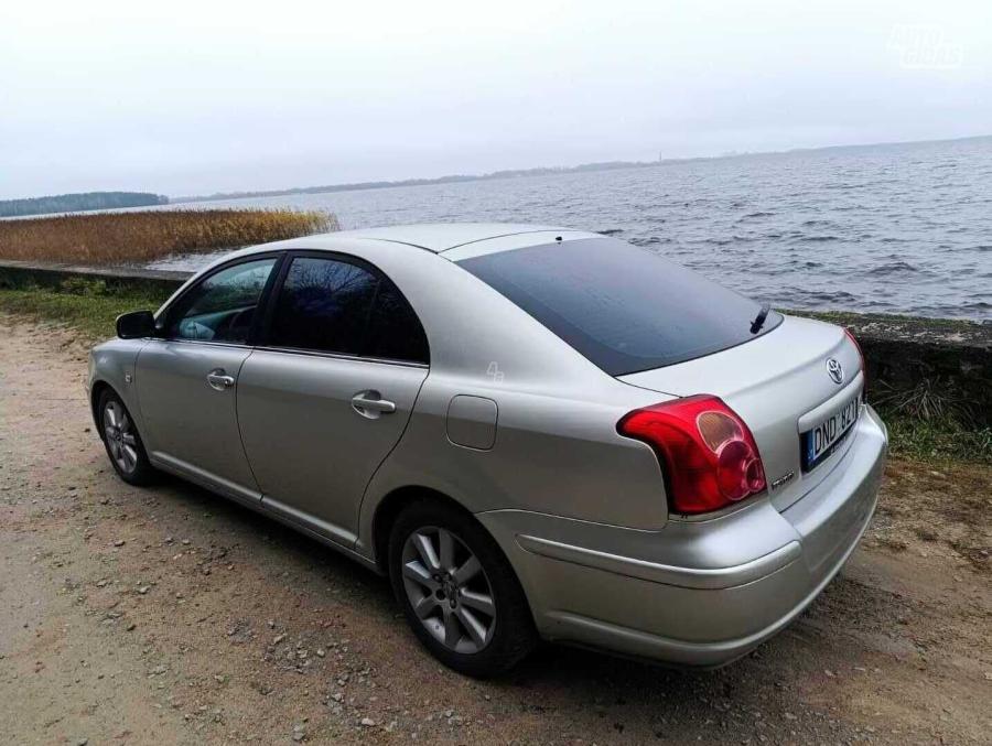 Pelēks Toyota Avensis 2004 Šauļi, ar dzinēja tilpumu 1.80 L un nobraukumu 256 tūkst. km par 2350 €, foto 1 vietnē AUTOMOTO.COM.LV
