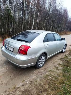 Pelēks Toyota Avensis 2004 Šauļi, ar dzinēja tilpumu 1.80 L un nobraukumu 256 tūkst. km par 2350 €, foto 3 vietnē AUTOMOTO.COM.LV