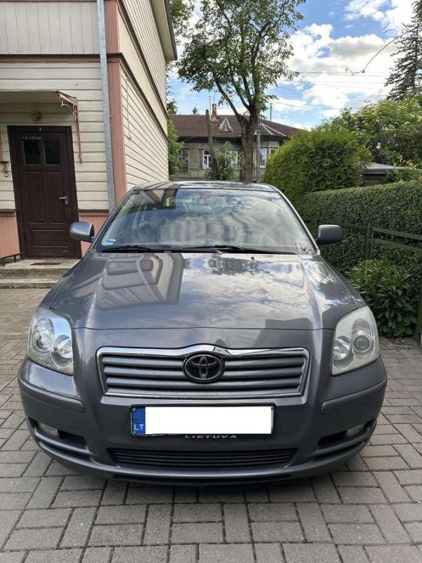Серый Тойота Авенсис 2004 в Каунас, объемом двигателя 2.00 л и пробегом 313 тыс. км за 850 €, фото 1 на AUTOMOTO.COM.LV