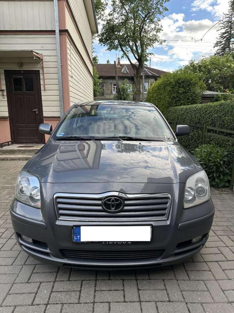 Серый Тойота Авенсис 2004 в Каунас, объемом двигателя 2.00 л и пробегом 313 тыс. км за 850 €, фото 1 на AUTOMOTO.COM.LV