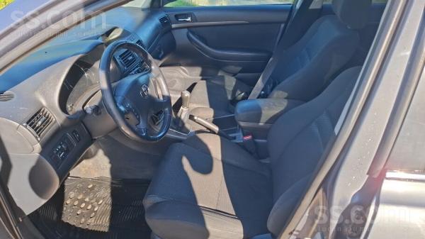 Grey Toyota Avensis 2004 in Jelgava, with an engine capacity of 2.00 L and mileage of 349 thousand km for 850 €, photo 8 on AUTOMOTO.COM.LV