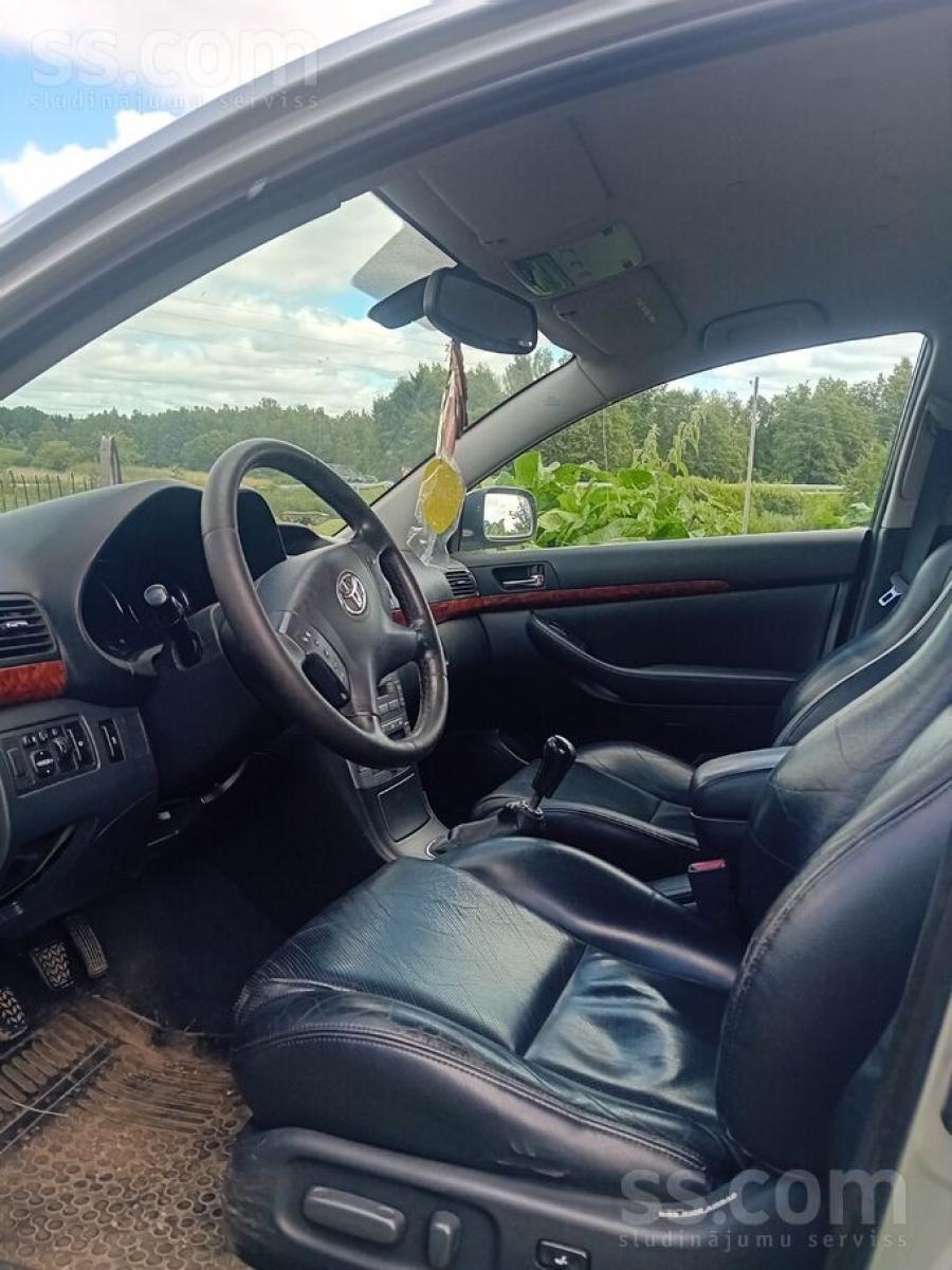 Pelēks Toyota Avensis 2004 Madona, ar dzinēja tilpumu 2.00 L un nobraukumu 300 tūkst. km par 400 €, foto 5 vietnē AUTOMOTO.COM.LV
