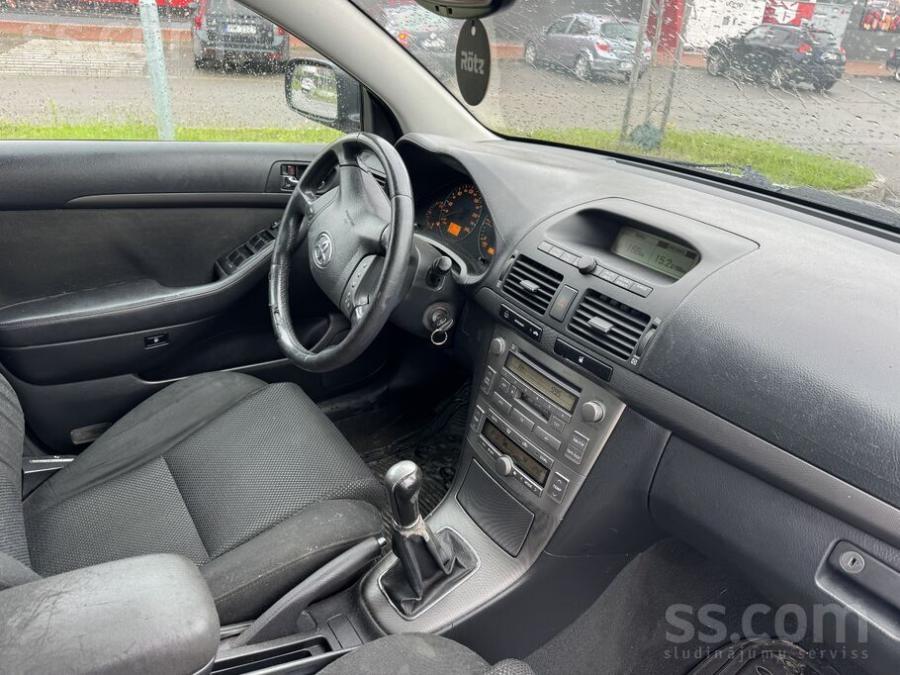 Grey Toyota Avensis 2004 in Jelgava, with an engine capacity of 2.00 L and mileage of 343 thousand km for 1380 €, photo 8 on AUTOMOTO.COM.LV