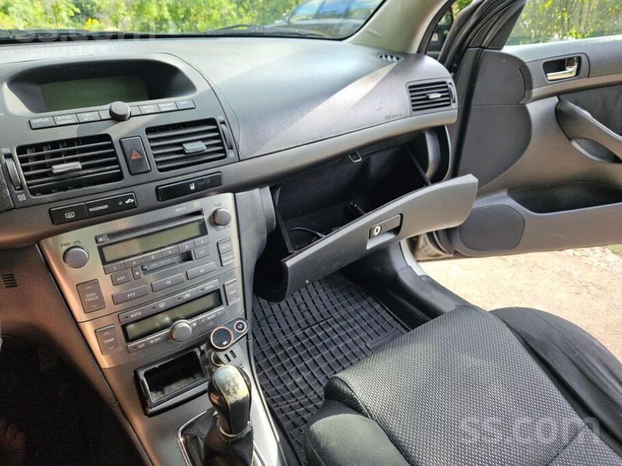 Серый Тойота Авенсис 2004 в Рига, объемом двигателя 2.00 л и пробегом 397 тыс. км за 1100 €, фото 6 на AUTOMOTO.COM.LV