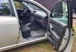 Grey Toyota Avensis 2004 in Riga, with an engine capacity of 2.40 L and mileage of 198 thousand km for 2200 €, photo 7 on AUTOMOTO.COM.LV