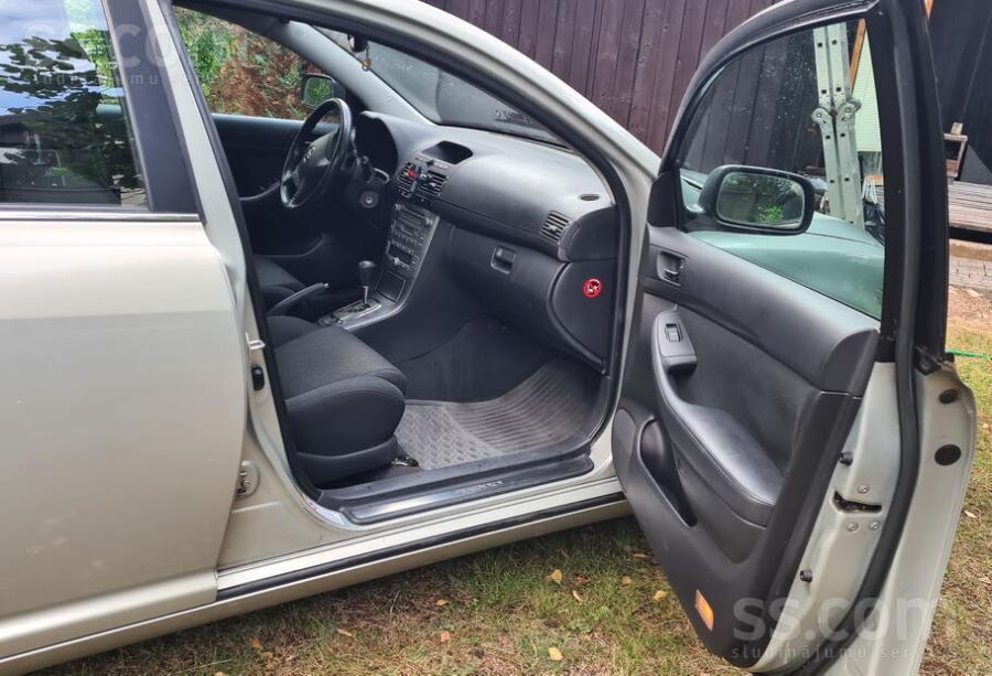 Grey Toyota Avensis 2004 in Riga, with an engine capacity of 2.40 L and mileage of 198 thousand km for 2200 €, photo 7 on AUTOMOTO.COM.LV
