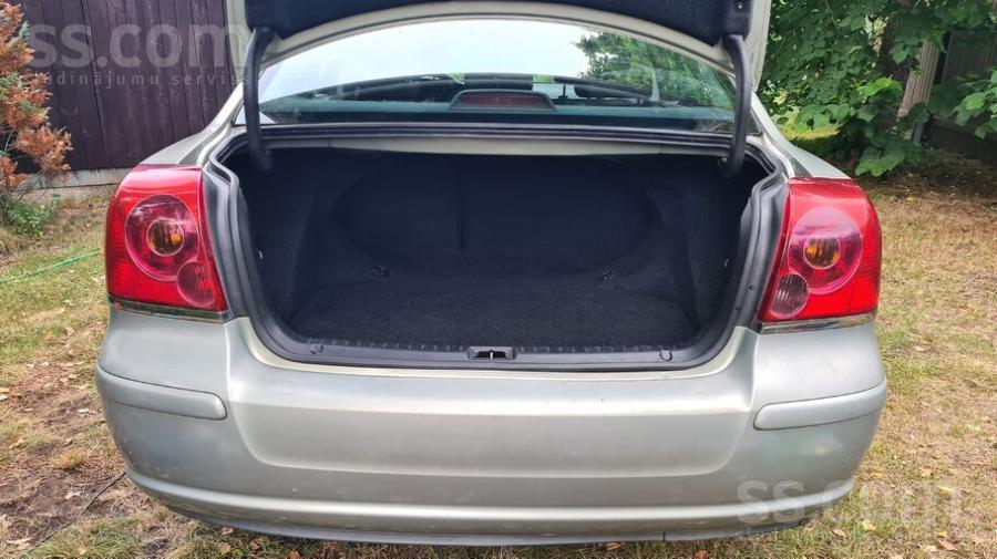 Grey Toyota Avensis 2004 in Riga, with an engine capacity of 2.40 L and mileage of 198 thousand km for 2200 €, photo 11 on AUTOMOTO.COM.LV