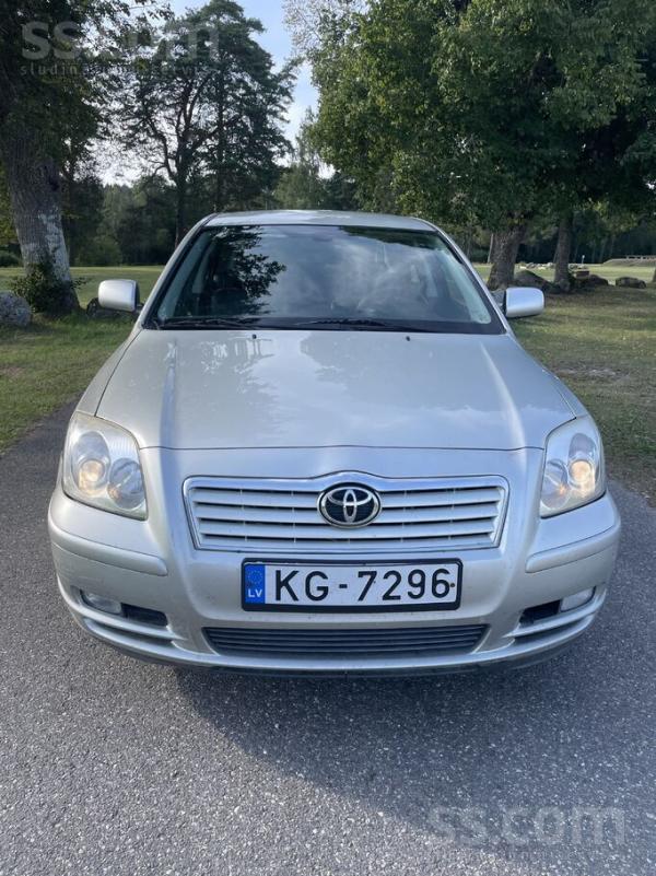 Grey Toyota Avensis 2004 in Cesis, with an engine capacity of 2.00 L and mileage of 302 thousand km for 700 €, photo 1 on AUTOMOTO.COM.LV