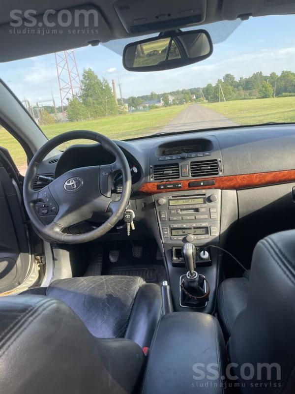 Grey Toyota Avensis 2004 in Cesis, with an engine capacity of 2.00 L and mileage of 302 thousand km for 700 €, photo 5 on AUTOMOTO.COM.LV