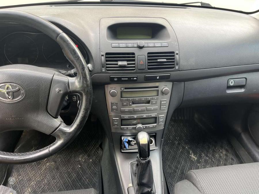 Grey Toyota Avensis 2004 in Kaunas, with an engine capacity of 2.00 L and mileage of 381 thousand km for 920 €, photo 7 on AUTOMOTO.COM.LV