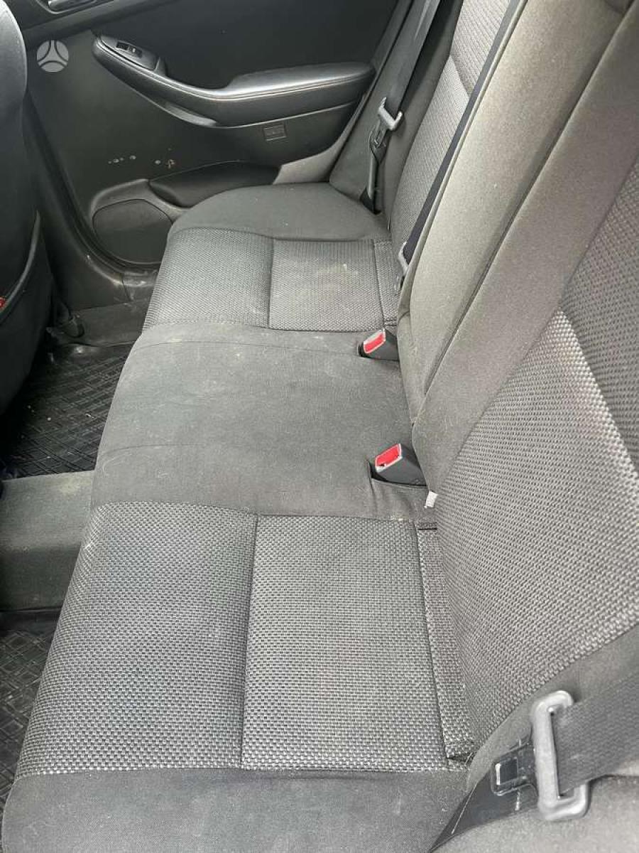 Grey Toyota Avensis 2004 in Kaunas, with an engine capacity of 2.00 L and mileage of 381 thousand km for 920 €, photo 8 on AUTOMOTO.COM.LV