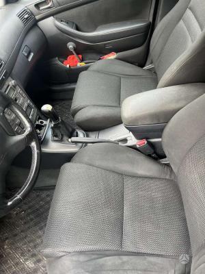 Grey Toyota Avensis 2004 in Kaunas, with an engine capacity of 2.00 L and mileage of 381 thousand km for 920 €, photo 9 on AUTOMOTO.COM.LV