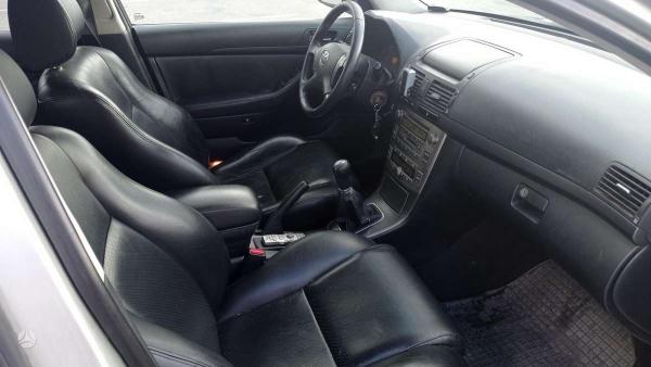 Серый Тойота Авенсис 2004 в Клайпеда, объемом двигателя 2.00 л и пробегом 263 тыс. км за 1500 €, фото 3 на AUTOMOTO.COM.LV
