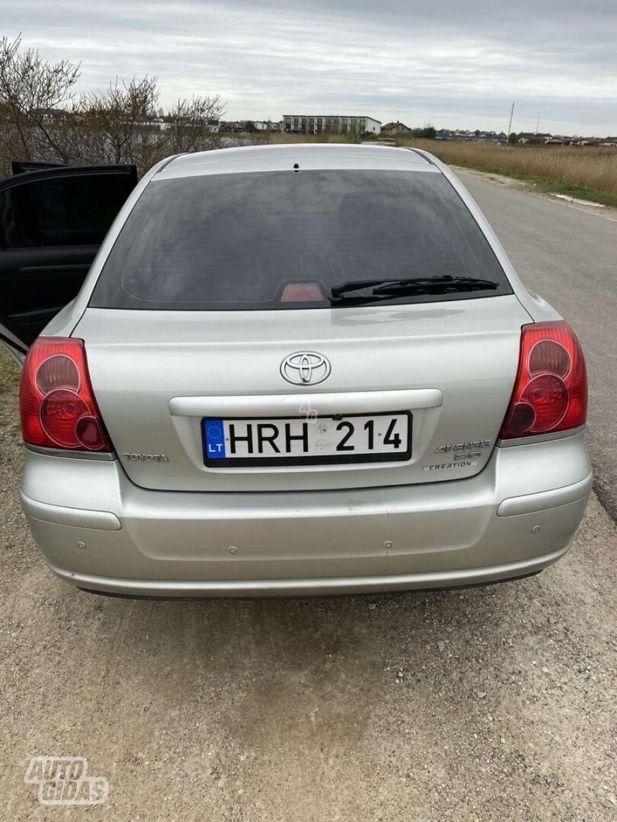 Pelēks Toyota Avensis 2005 Klaipėda, ar dzinēja tilpumu 2.00 L un nobraukumu 257 tūkst. km par 2200 €, foto 2 vietnē AUTOMOTO.COM.LV