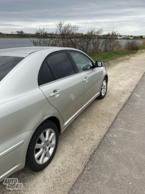 Pelēks Toyota Avensis 2005 Klaipėda, ar dzinēja tilpumu 2.00 L un nobraukumu 257 tūkst. km par 2200 €, foto 5 vietnē AUTOMOTO.COM.LV