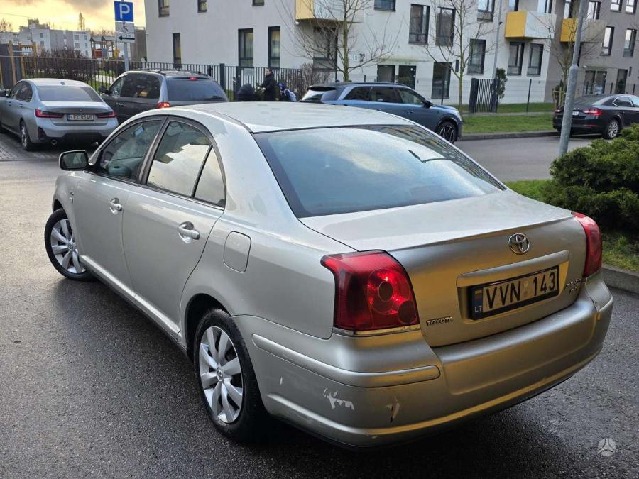 Pelēks Toyota Avensis 2005 Viļņa, ar dzinēja tilpumu 2.00 L un nobraukumu 325 tūkst. km par 750 €, foto 3 vietnē AUTOMOTO.COM.LV