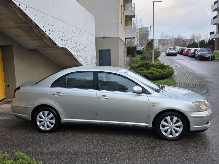Pelēks Toyota Avensis 2005 Viļņa, ar dzinēja tilpumu 2.00 L un nobraukumu 325 tūkst. km par 750 €, foto 6 vietnē AUTOMOTO.COM.LV