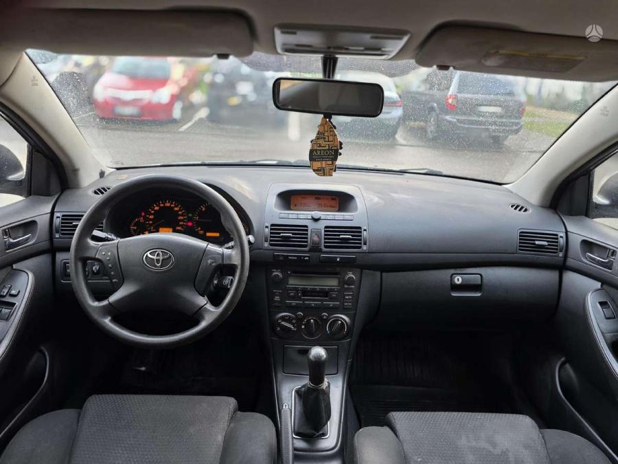 Pelēks Toyota Avensis 2005 Viļņa, ar dzinēja tilpumu 2.00 L un nobraukumu 325 tūkst. km par 750 €, foto 8 vietnē AUTOMOTO.COM.LV