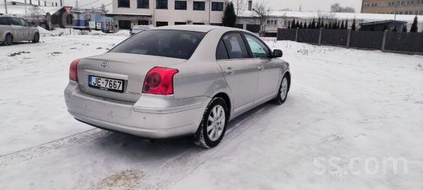 Grey Toyota Avensis 2005 in Jelgava, with an engine capacity of 2.20 L and mileage of 297 thousand km for 1300 €, photo 3 on AUTOMOTO.COM.LV
