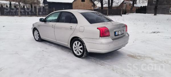 Grey Toyota Avensis 2005 in Jelgava, with an engine capacity of 2.20 L and mileage of 297 thousand km for 1300 €, photo 4 on AUTOMOTO.COM.LV