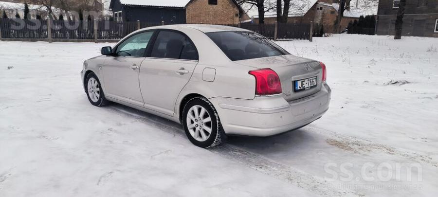 Grey Toyota Avensis 2005 in Jelgava, with an engine capacity of 2.20 L and mileage of 297 thousand km for 1300 €, photo 4 on AUTOMOTO.COM.LV