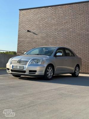 Pelēks Toyota Avensis 2005 Viļņa, ar dzinēja tilpumu 2.00 L un nobraukumu 312 tūkst. km par 1500 €, foto  vietnē AUTOMOTO.COM.LV