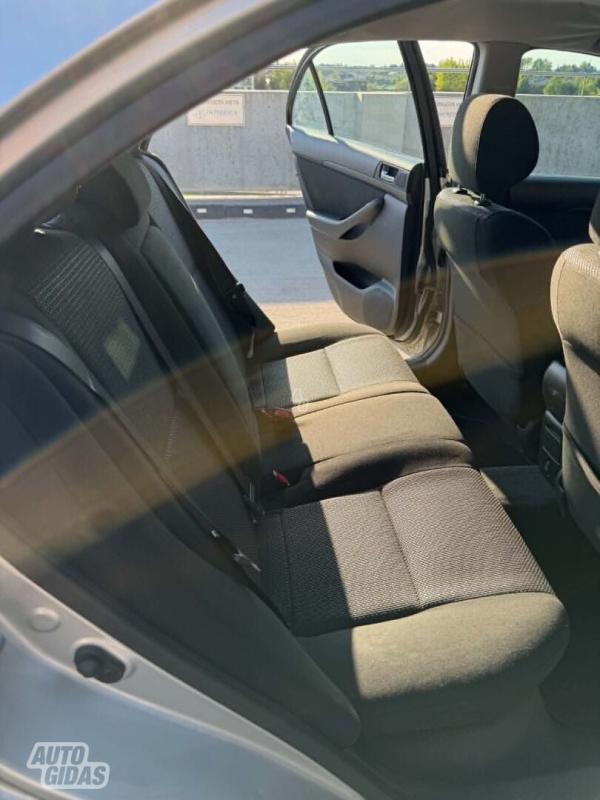 Pelēks Toyota Avensis 2005 Viļņa, ar dzinēja tilpumu 2.00 L un nobraukumu 312 tūkst. km par 1500 €, foto 9 vietnē AUTOMOTO.COM.LV