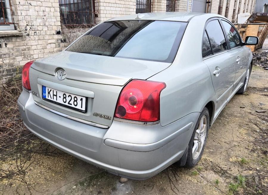 Pelēks Toyota Avensis 2005 Rīga, ar dzinēja tilpumu 2.00 L un nobraukumu 257 tūkst. km par 1300 €, foto 5 vietnē AUTOMOTO.COM.LV