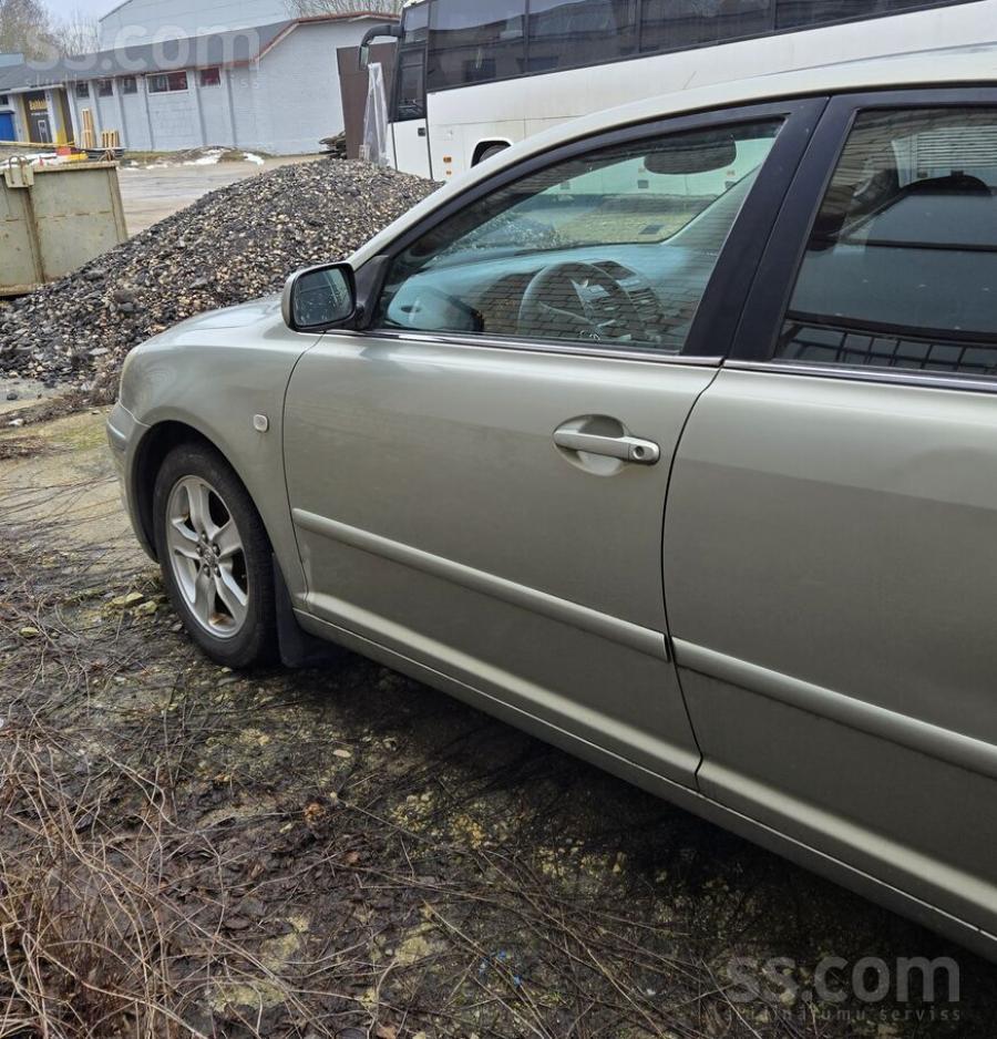 Pelēks Toyota Avensis 2005 Rīga, ar dzinēja tilpumu 2.00 L un nobraukumu 257 tūkst. km par 1300 €, foto 7 vietnē AUTOMOTO.COM.LV
