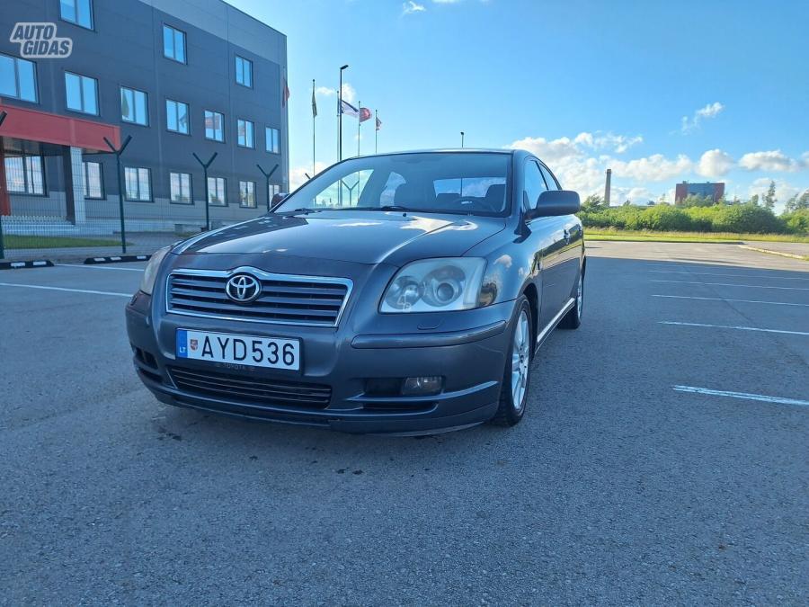 Серый Тойота Авенсис 2005 в Тельшяй, объемом двигателя 2.20 л и пробегом 300 тыс. км за 999 €, фото 1 на AUTOMOTO.COM.LV