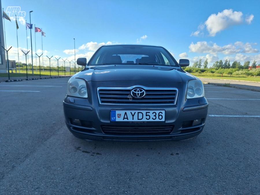 Серый Тойота Авенсис 2005 в Тельшяй, объемом двигателя 2.20 л и пробегом 300 тыс. км за 999 €, фото 3 на AUTOMOTO.COM.LV