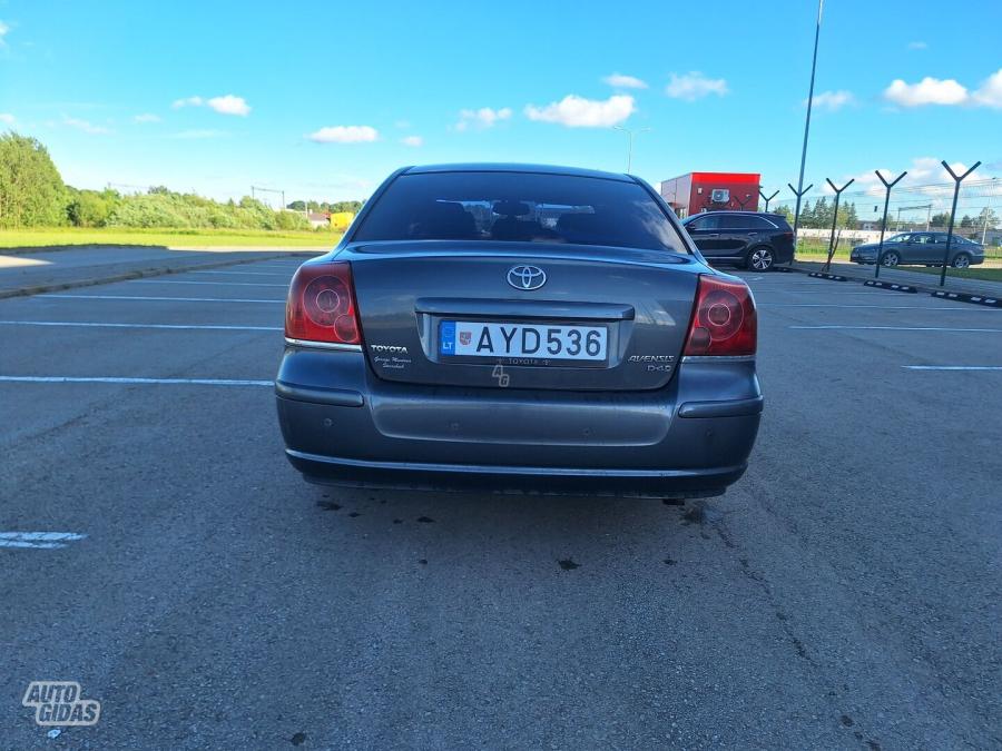Серый Тойота Авенсис 2005 в Тельшяй, объемом двигателя 2.20 л и пробегом 300 тыс. км за 999 €, фото 6 на AUTOMOTO.COM.LV