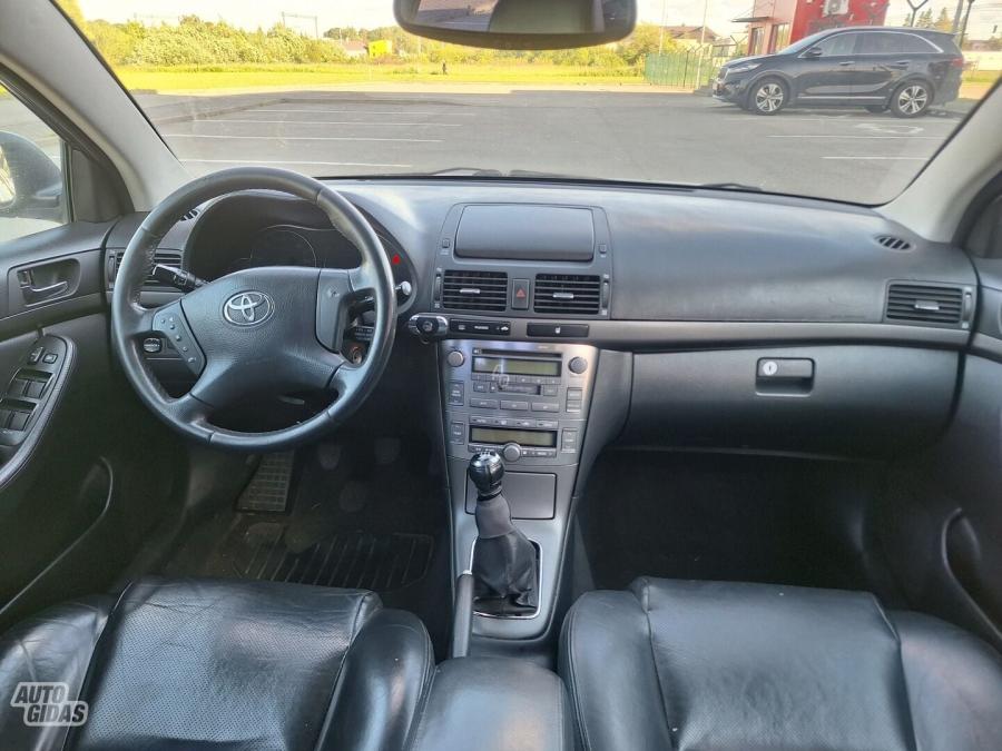 Серый Тойота Авенсис 2005 в Тельшяй, объемом двигателя 2.20 л и пробегом 300 тыс. км за 999 €, фото 14 на AUTOMOTO.COM.LV