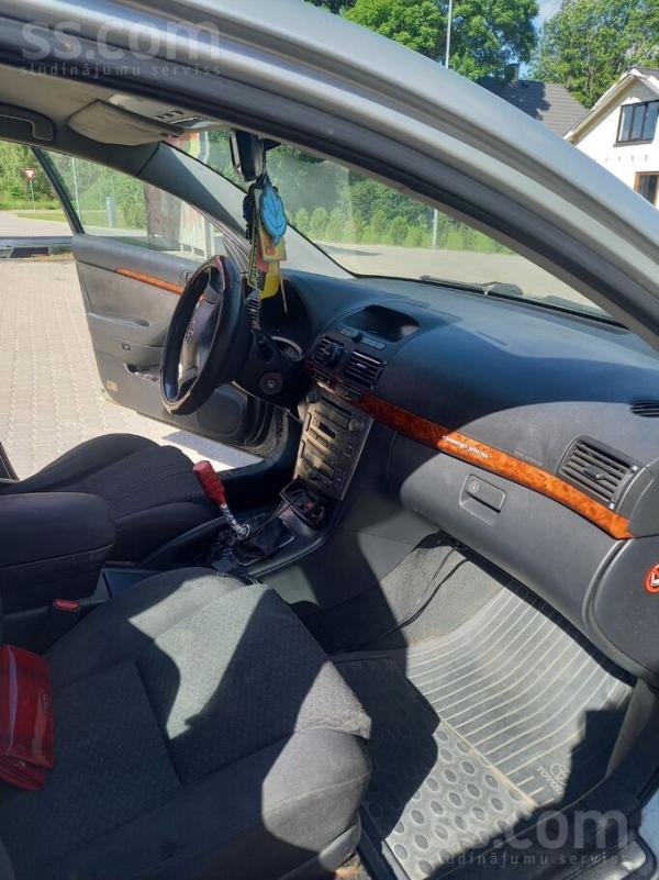 Grey Toyota Avensis 2005 in Madona, with an engine capacity of 1.90 L and mileage of 388 thousand km for 1100 €, photo 3 on AUTOMOTO.COM.LV