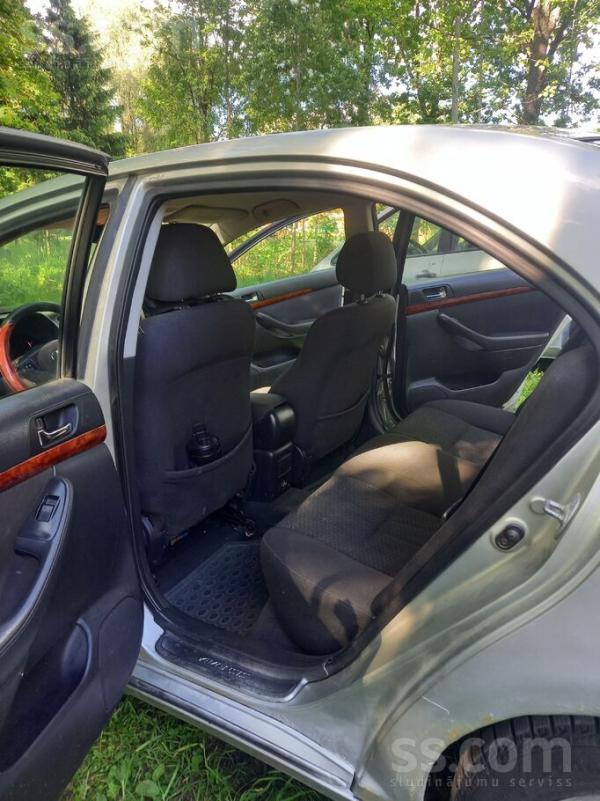 Grey Toyota Avensis 2005 in Madona, with an engine capacity of 1.90 L and mileage of 388 thousand km for 1100 €, photo 8 on AUTOMOTO.COM.LV