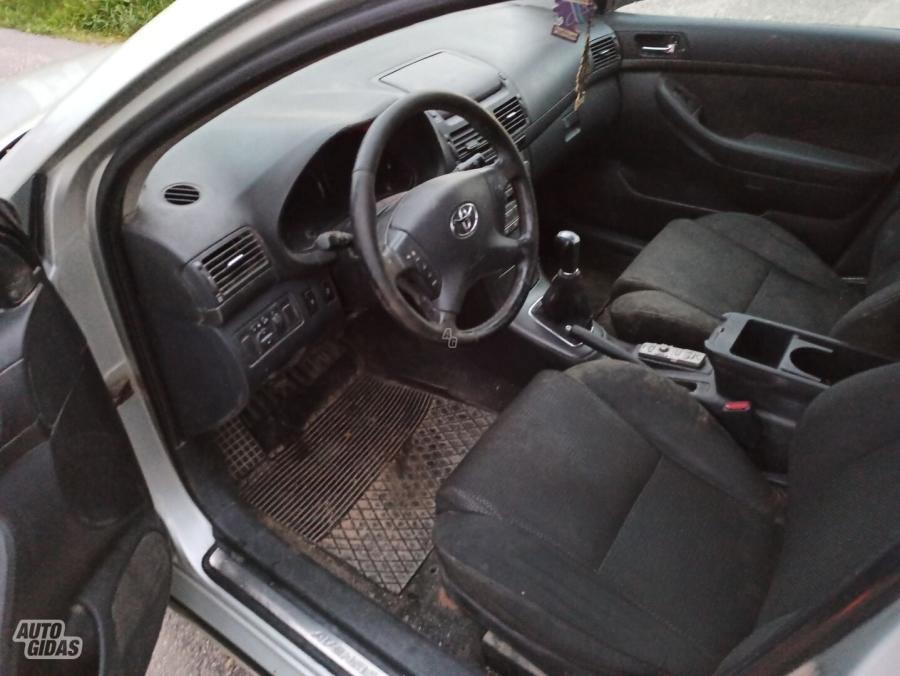 Серый Тойота Авенсис 2005 в Вильнюс, объемом двигателя 2.00 л и пробегом 409 тыс. км за 1000 €, фото 8 на AUTOMOTO.COM.LV